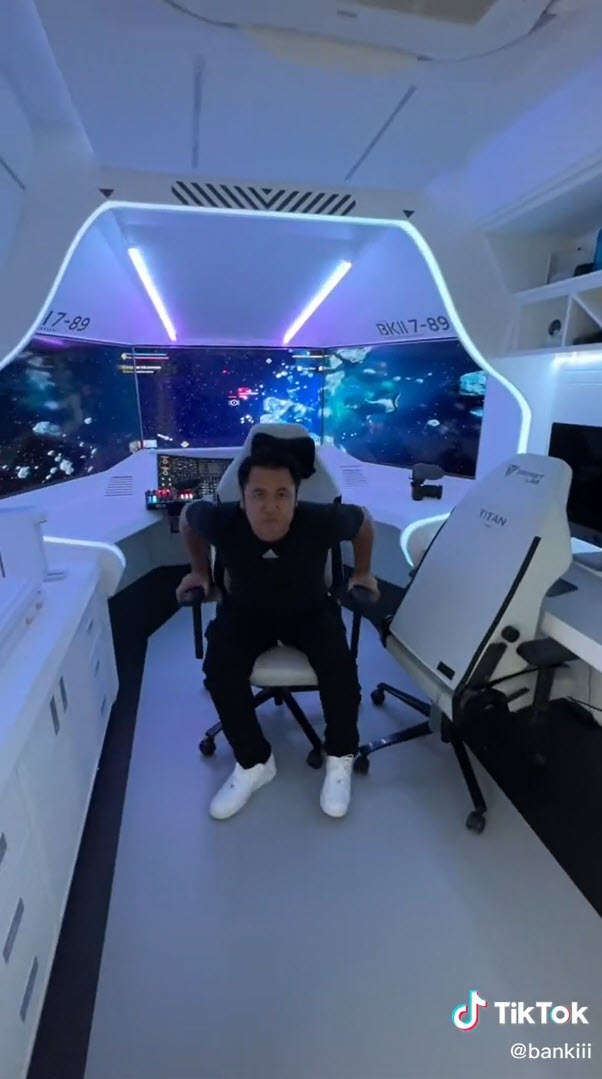 BANKII พาชมห้อง Gaming เข้าไปเหมือนหลุดไปอีกโลก