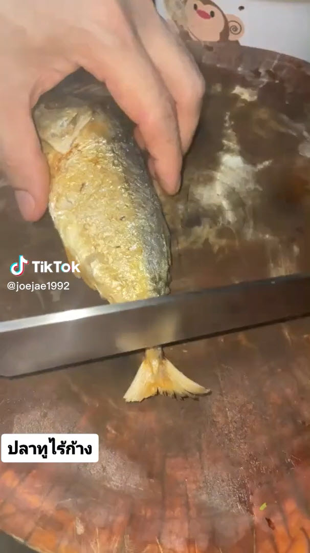 ทริคง่าย ๆ แกะก้างปลาทู ได้เนื้อสวยแบบไม่ยุ่งยาก