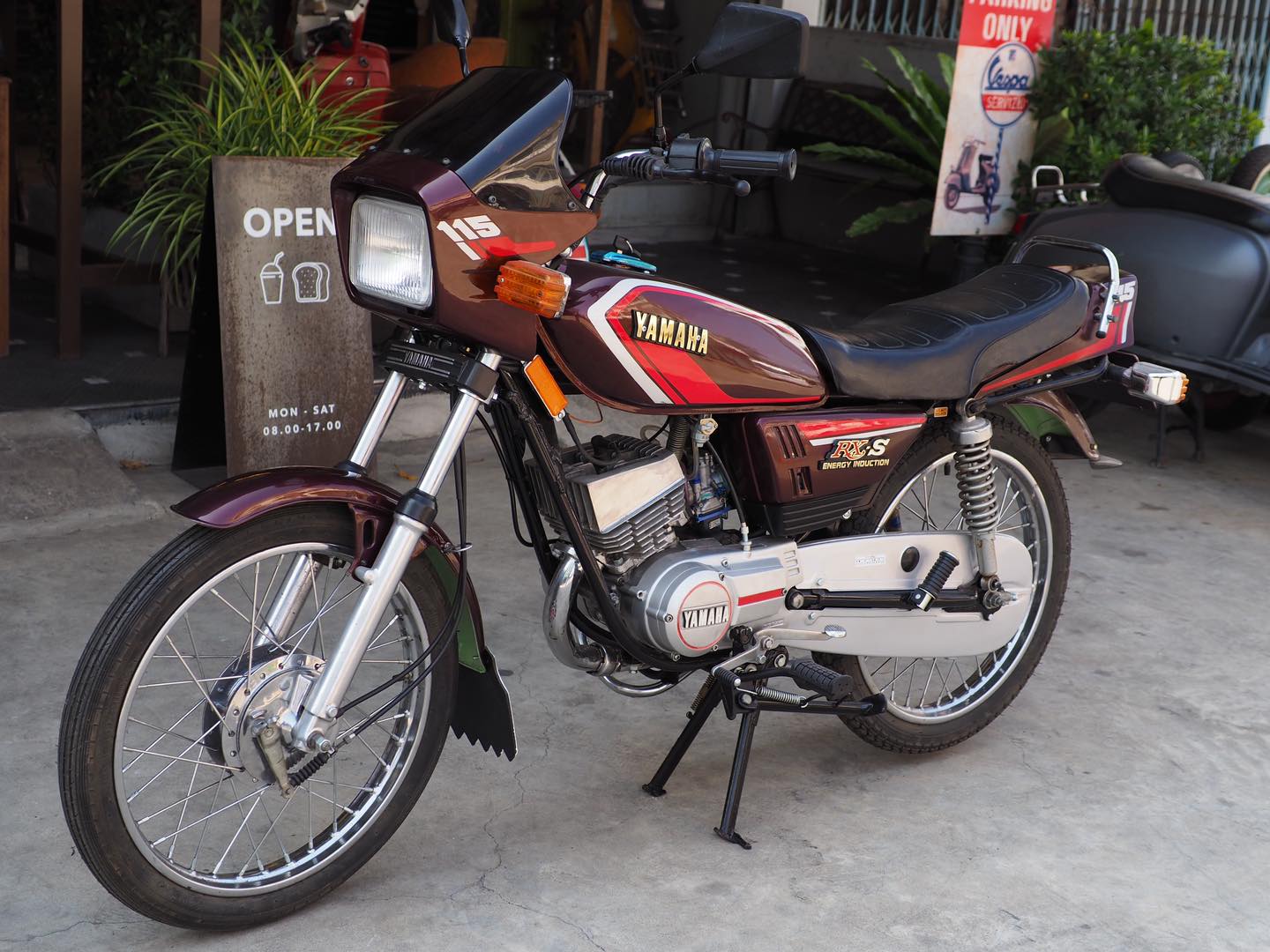 ชาวเน็ตกรี๊ด เจอ ณเดชน์ ขี่มอเตอร์ไซค์รุ่นนี้ ย่านสุขุมวิท ราคาพุ่งแน่นอน